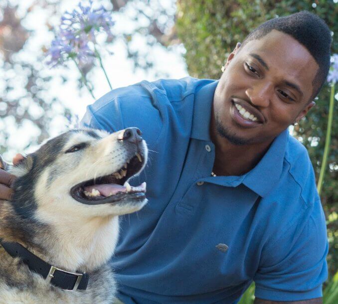 Redskins' Chris Culliver Doesn't Rush His Dog's Walk