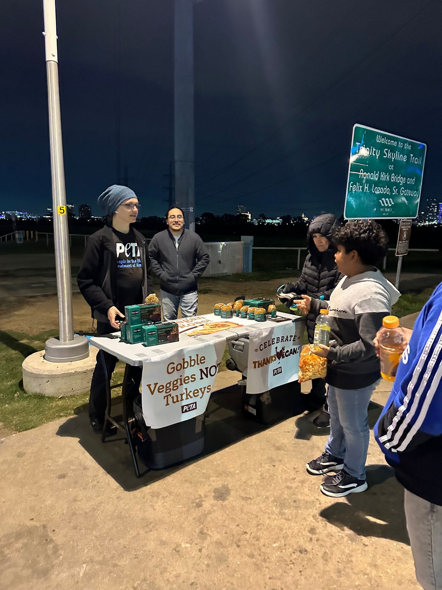 Photos: ThanksVegan! PETA to Hand Out Dozens of Turkey-Free Roasts | PETA