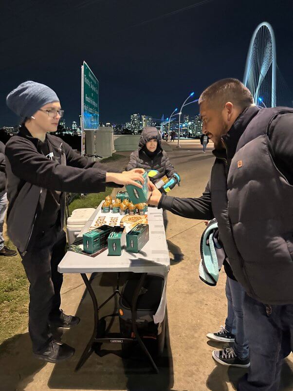 Photos: ThanksVegan! PETA to Hand Out Dozens of Turkey-Free Roasts | PETA