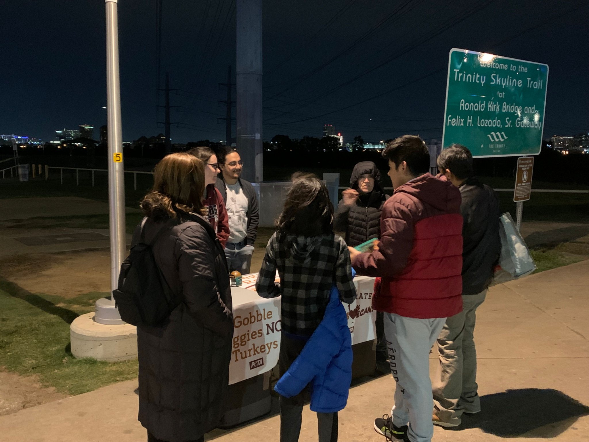 Photos: ThanksVegan! PETA to Hand Out Dozens of Turkey-Free Roasts | PETA