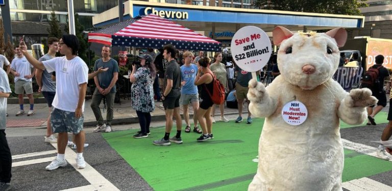 PETA ‘Mouse’ to Call Out Cruel Animal Tests Outside Republican National ...