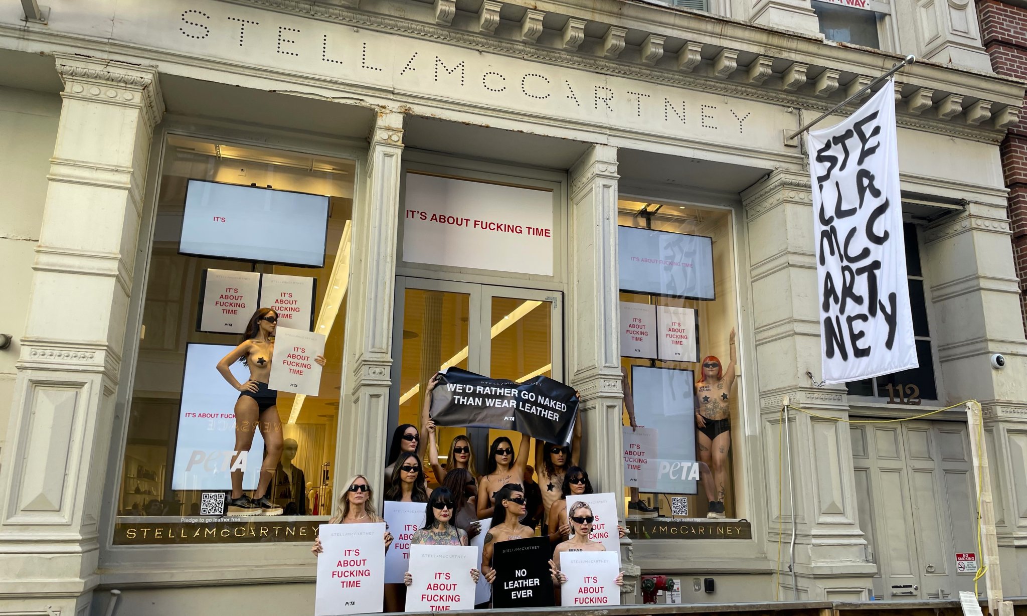 Photos: Stella McCartney’s Racy NYFW ‘No Leather Ever’ Demo With PETA ...